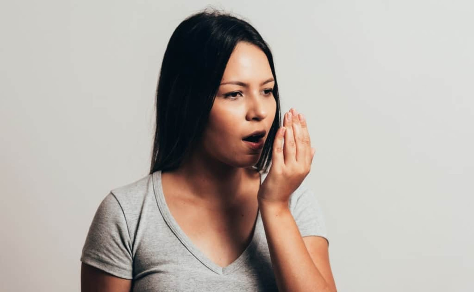 ¿HAS OIDO HABLAR DEL CASEUM Y EL MAL ALIENTO? – Dr. Francisco J. Saynes M.